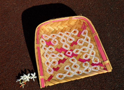 Suzhi kolam on Supadi ! – Two Pearls and an Oyster